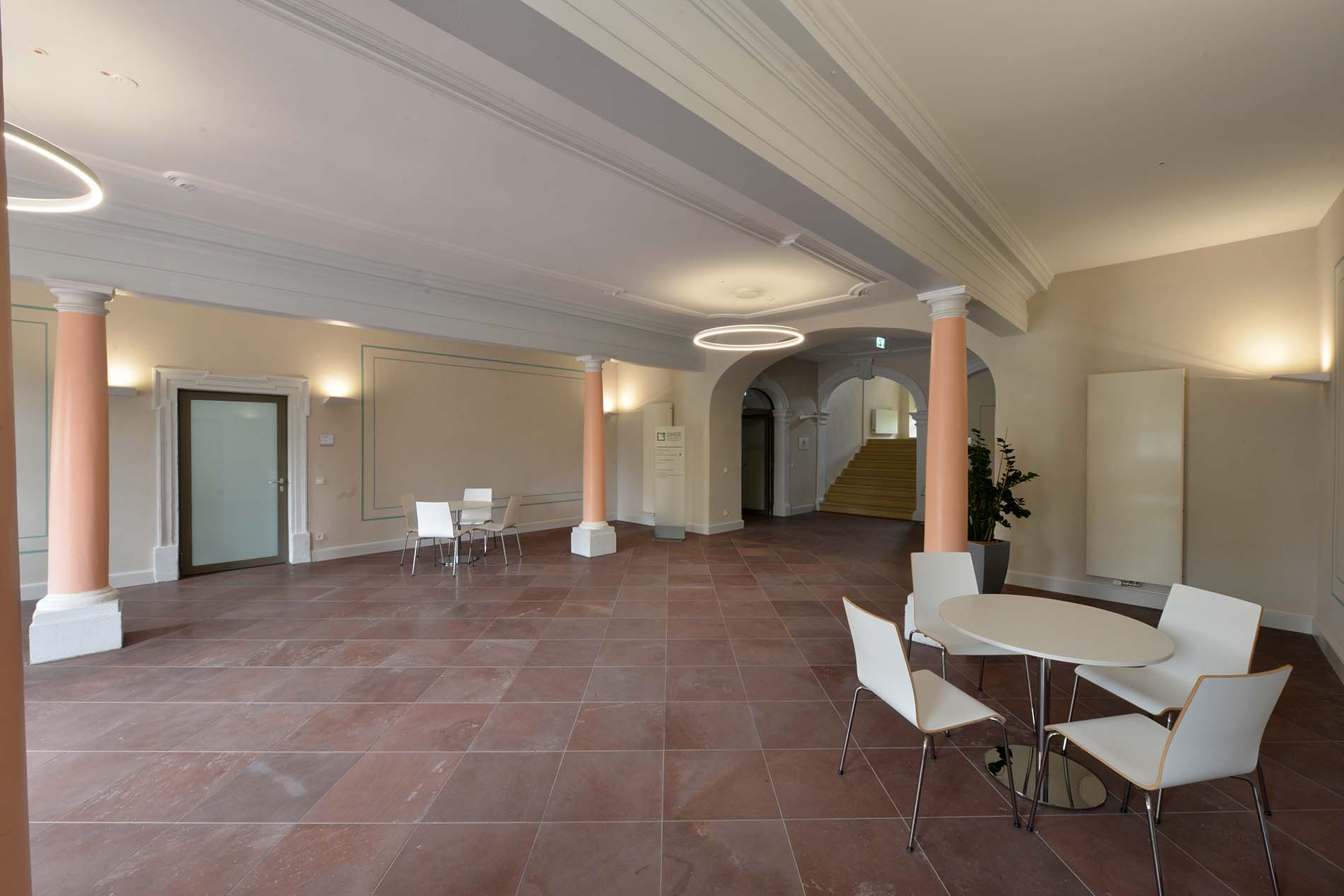 Schloss Tinz in Gera mit Naturstein Bodenbelägen aus rotem Tambacher ...